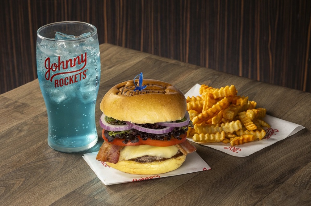 Johnny Rockets lança búrguer nos 10 anos de Brasil - QUE GOSTOSO!